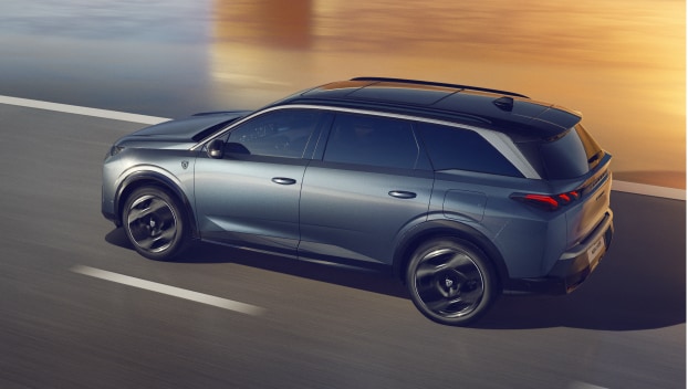 Nuovo PEUGEOT 5008 | Il grande SUV ibrido, fino a 7 posti